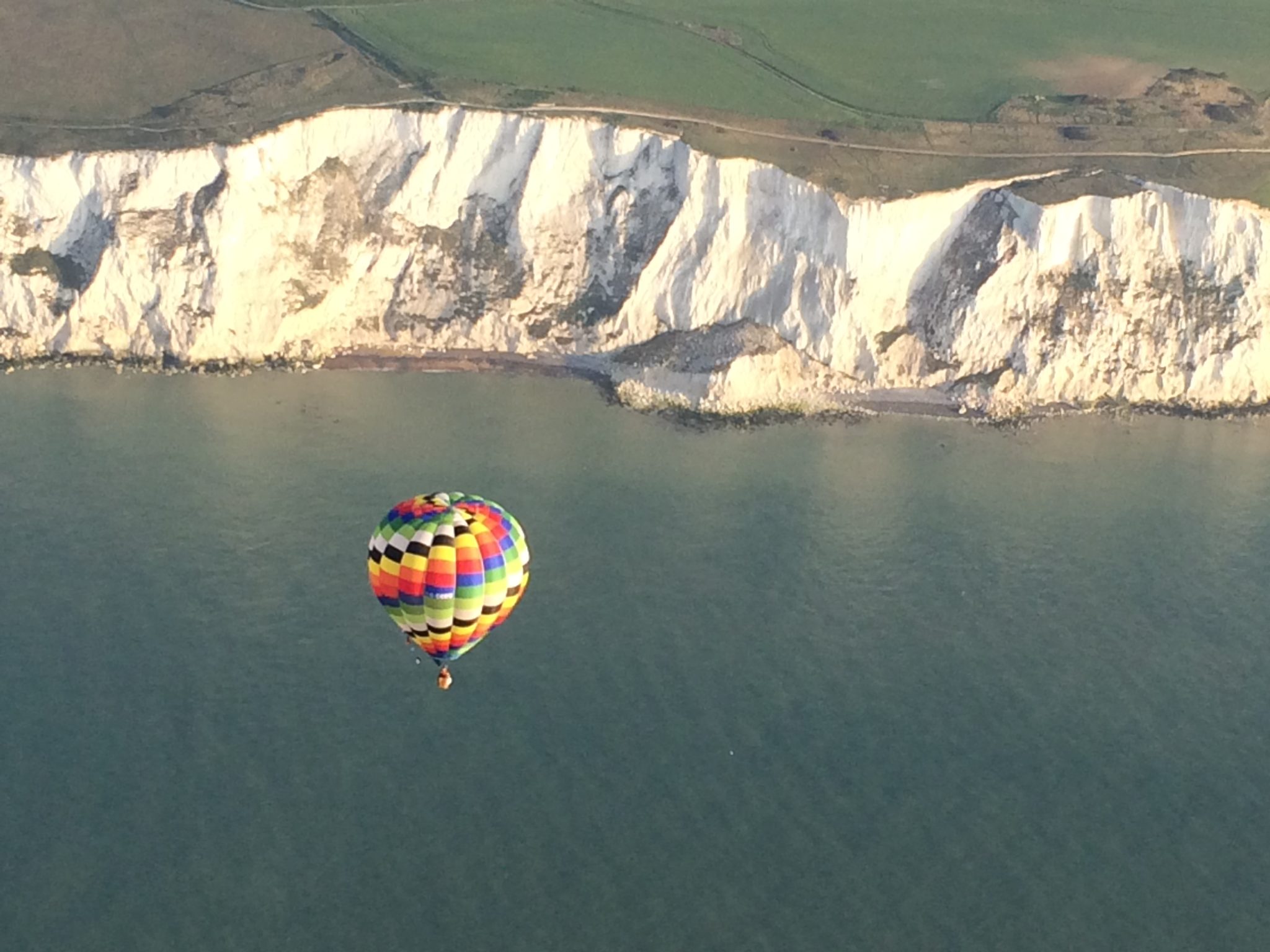New World Record: 82 Balloons Take Flight to Cross English Channel ...