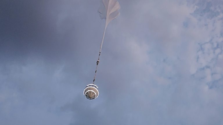 Hydrogen Balloon Lifts Largest Space Capsule into Near Space – Richard Branson to Co-Pilot First ...
