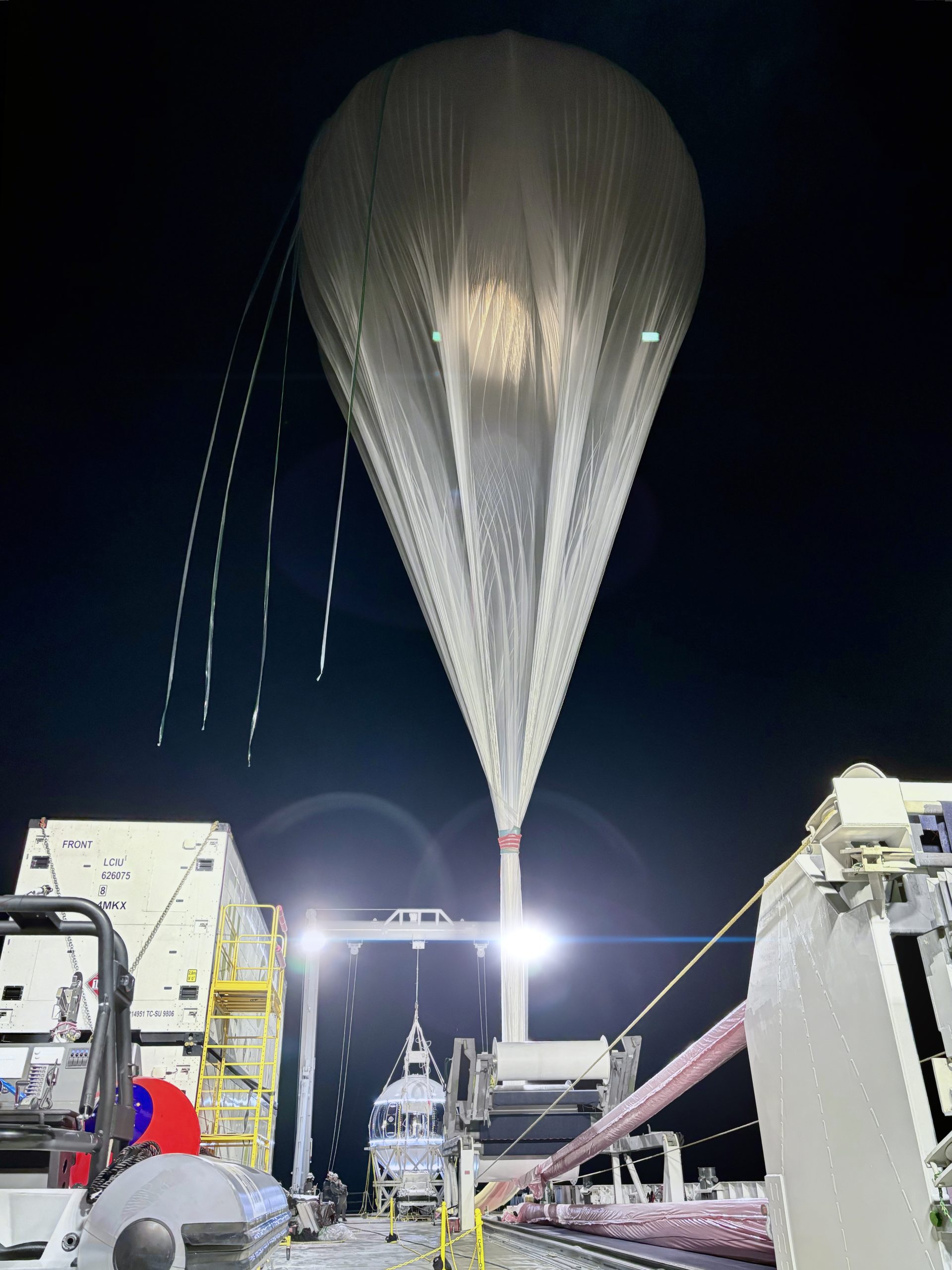 Hydrogen Balloon Lifts Largest Space Capsule into Near Space – Richard ...