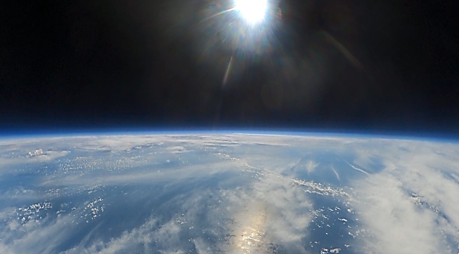 Hydrogen Balloon Lifts Largest Space Capsule into Near Space – Richard ...